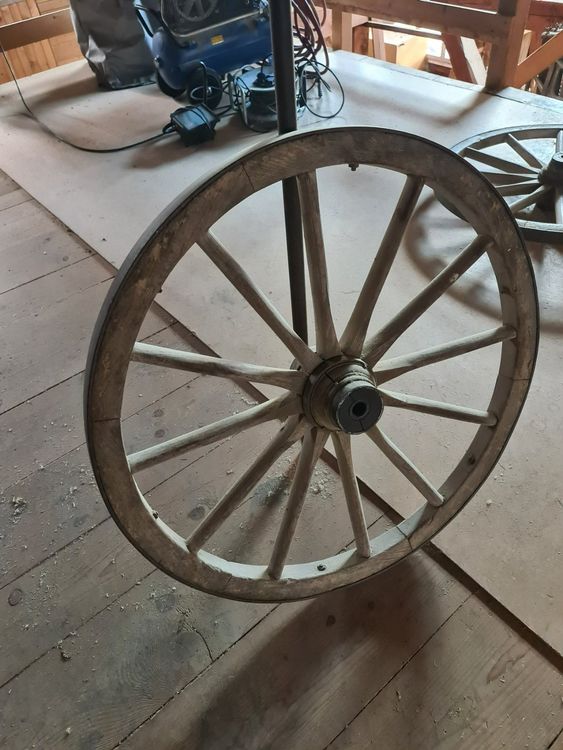 Zwei Wagenräder aus Holz | Kaufen auf Ricardo