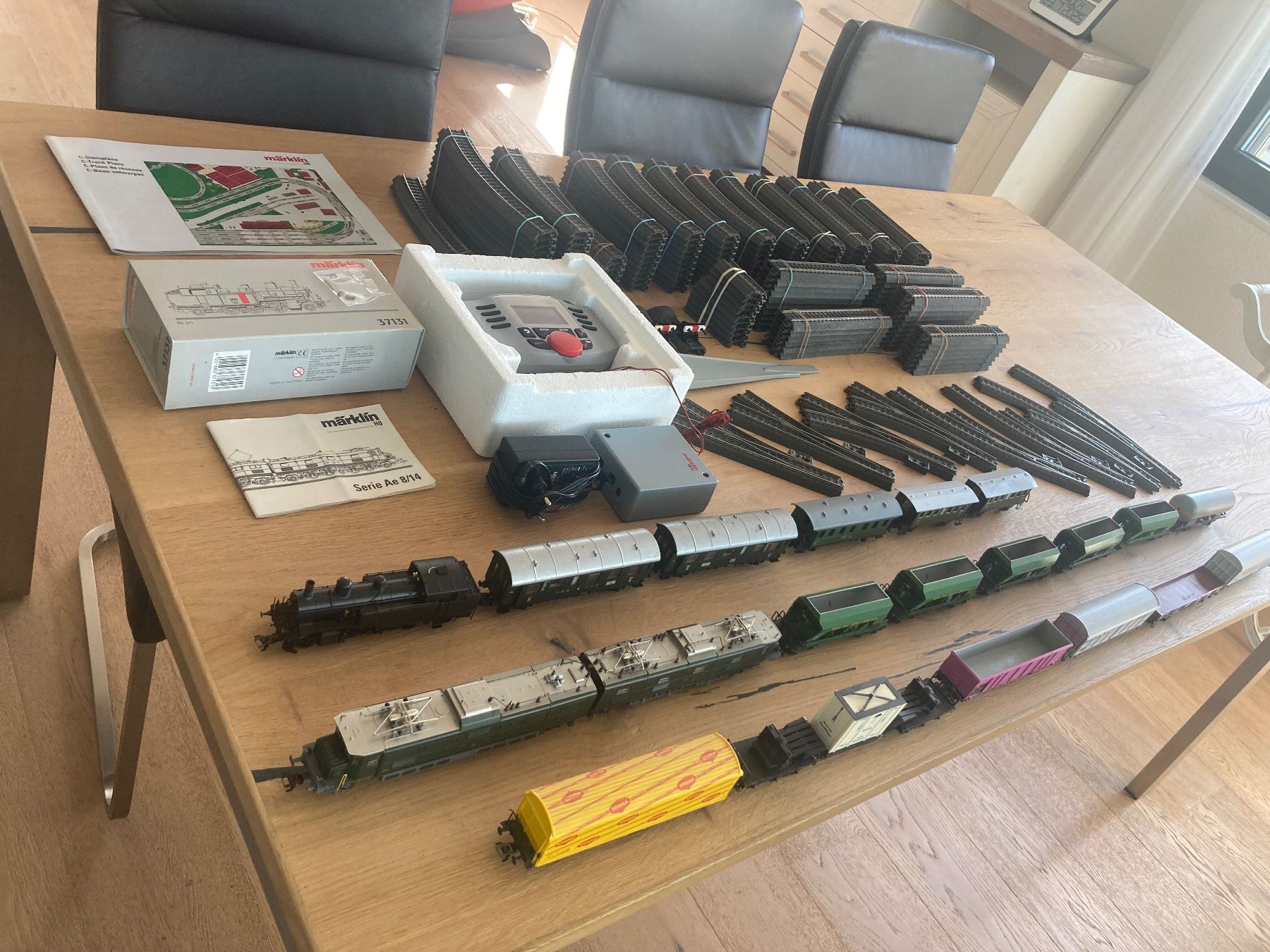 Grosse digitale Märklin Modelleisenbahn H0, mit 2 Zügen (Gebraucht) in ...