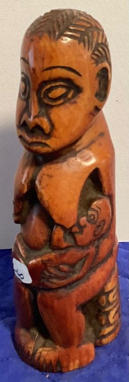 Sehr alte Afrikanische Handgeschnitzte sitzender Figur | Kaufen auf Ricardo