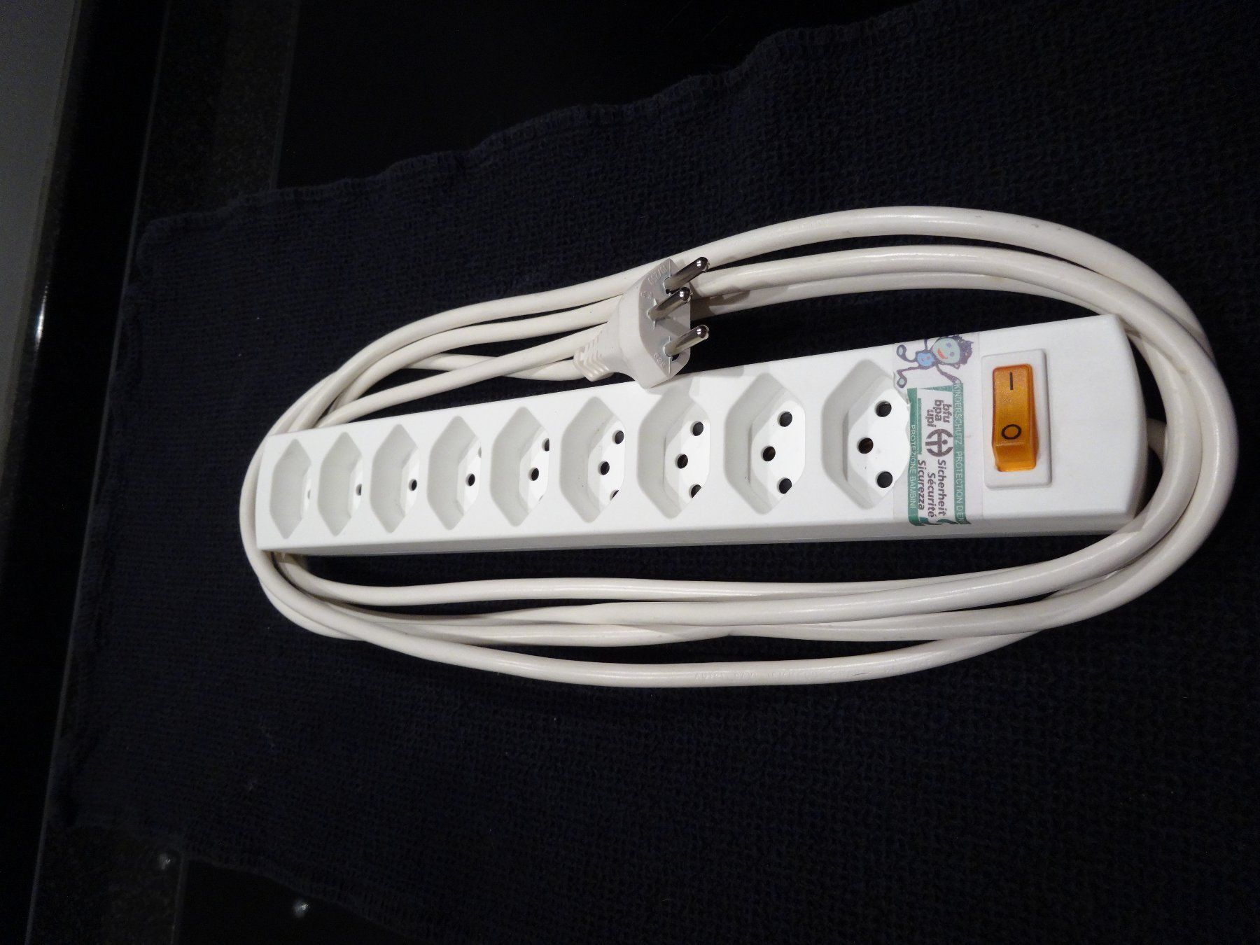 Steckleiste weiss 9 Eingänge 3 Meter Lang (Neu (gemäss Beschreibung ...