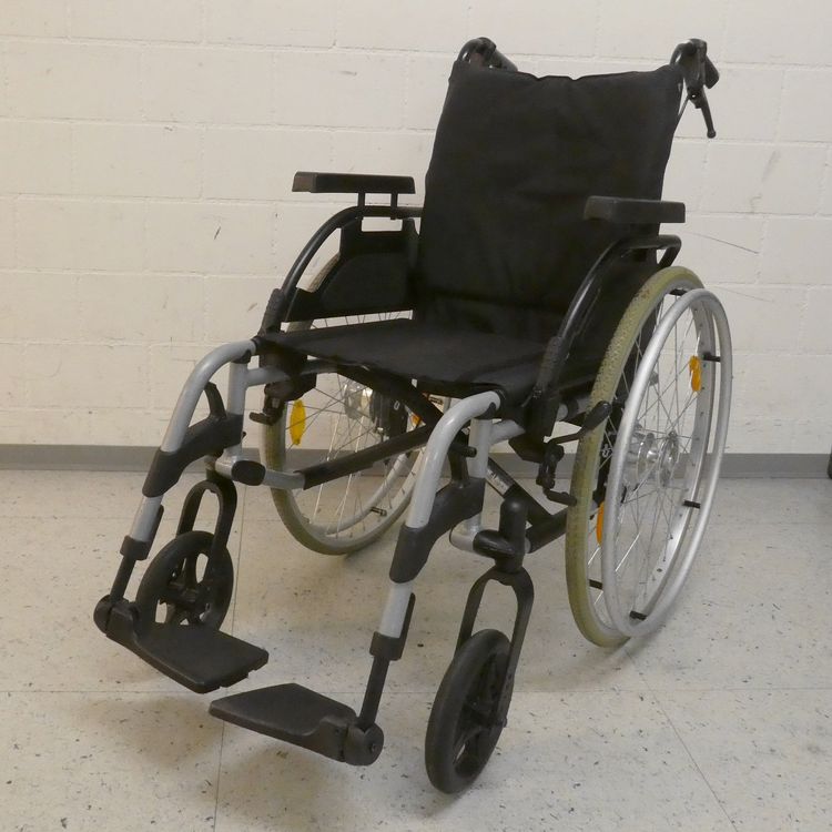 Rollstuhl Breezy, SB 41 cm, Zusatzbremsen, nur CHF 219 | Kaufen auf Ricardo