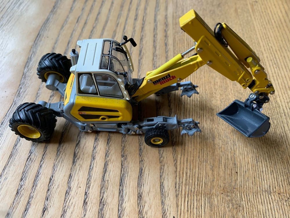 Menzi Muck A91 New Design Model 1/50 (Gebraucht) in Böttstein für CHF 50 – nur Abholung auf ...