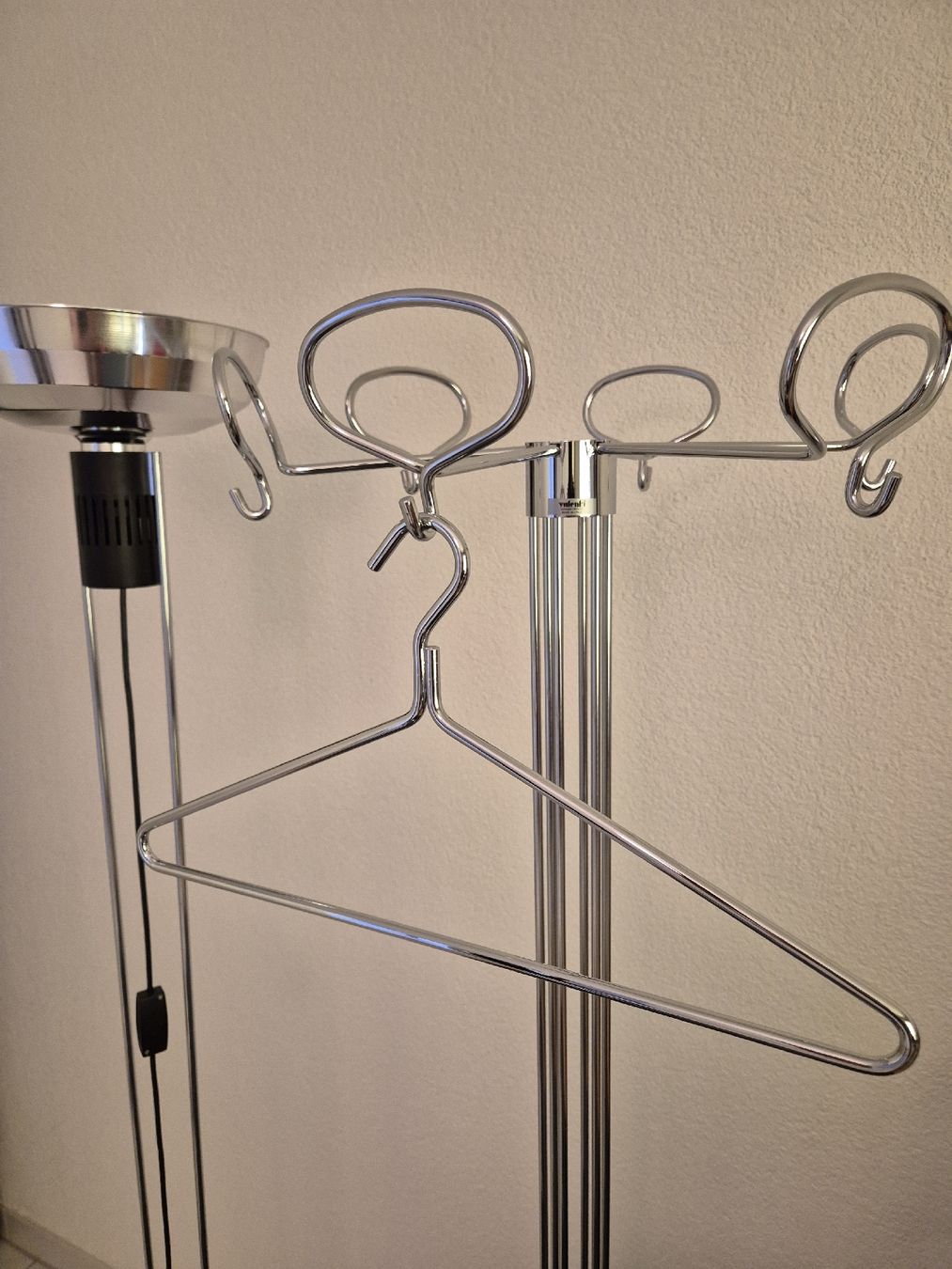 Valenti Cusago Milano Garderobe 70er Jahre +3 original Bügel (Gebraucht ...