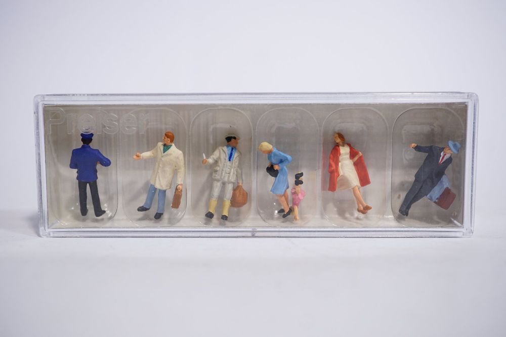 4œ Preiser HO 10029 An der Bahnsteigsperre (Gebraucht) in Thun für CHF ...