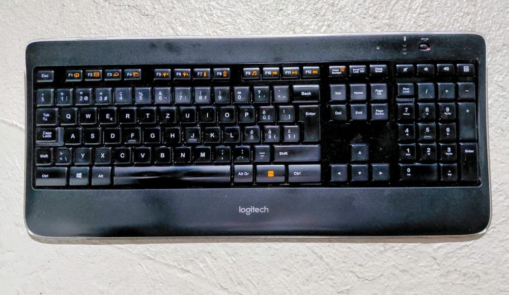 Logitech K800 Tastatur (Gebraucht) in Bad Ragaz für CHF 30 – mit Lieferung auf Ricardo kaufen