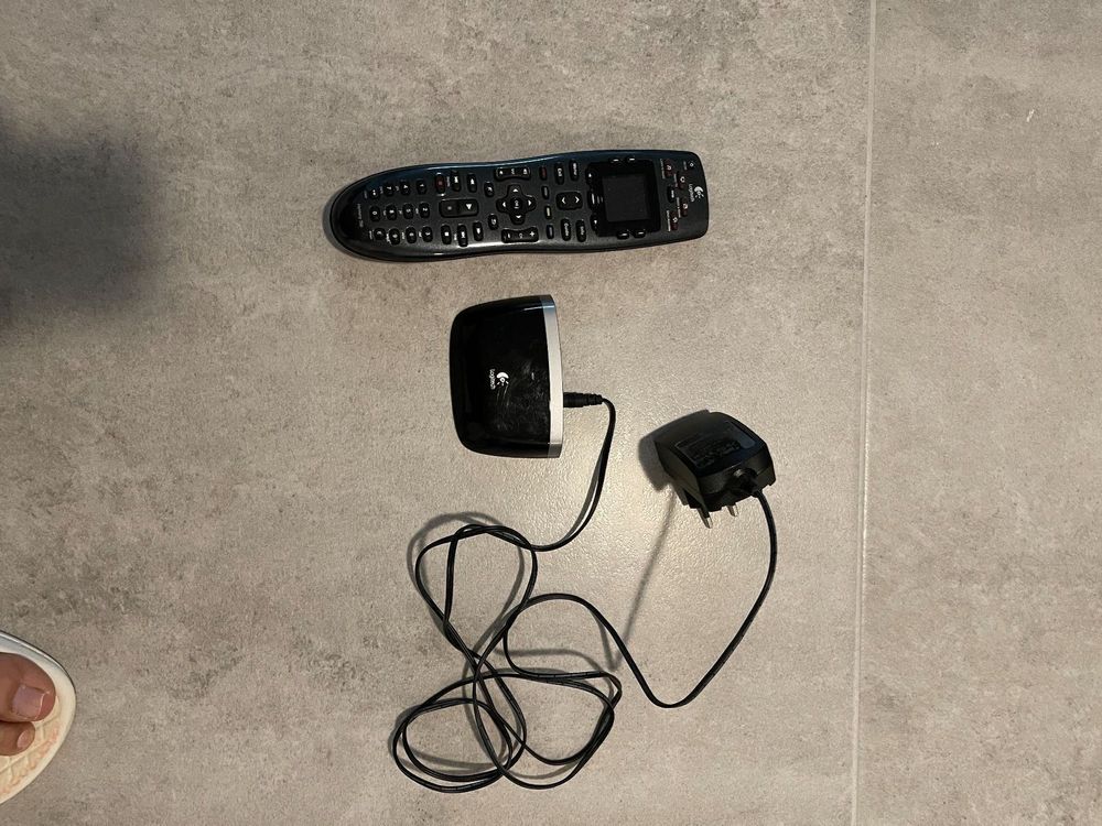 Logitech Harmony 700 Fernbedienung (Gebraucht) in Hunzenschwil für CHF ...