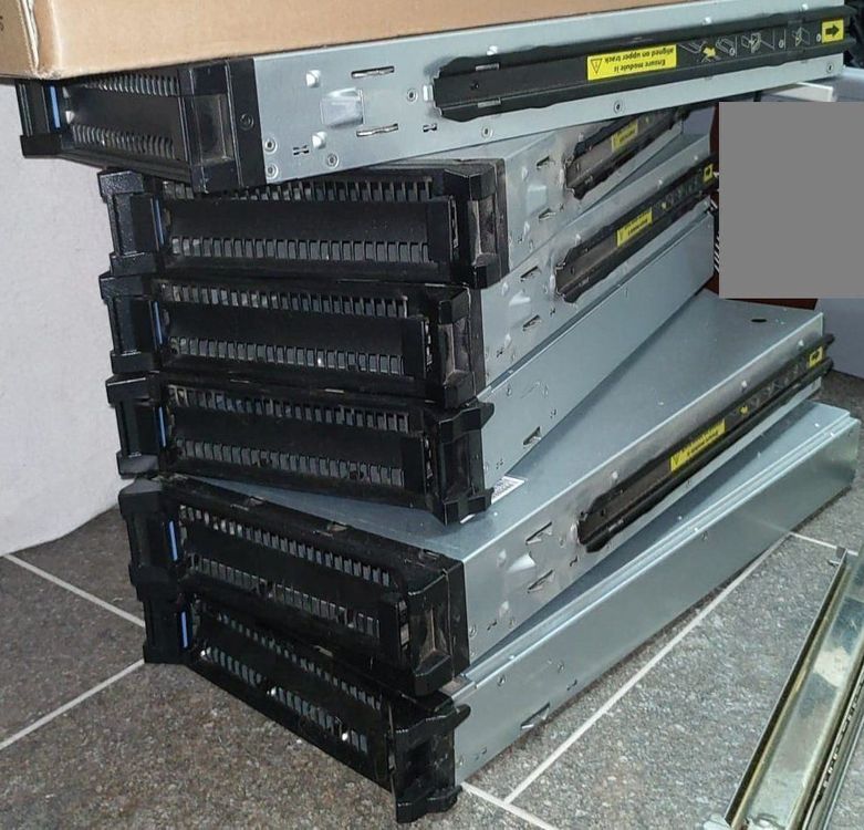 Dell Blade-Center inkl. 4 PowerEdge M710 | Kaufen auf Ricardo