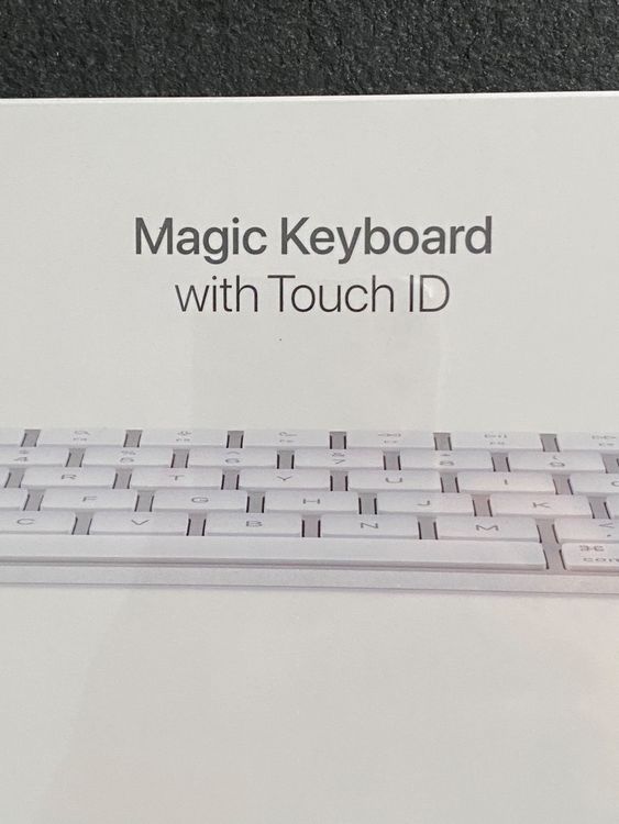 NEU Apple Magic Keyboard mit Touch ID (Neu und originalverpackt) in ...