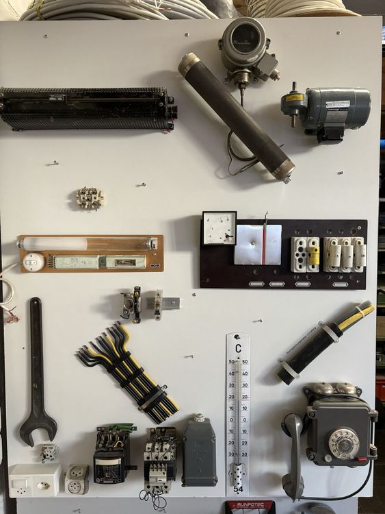 Elektromaterial / Retrowand | Kaufen auf Ricardo