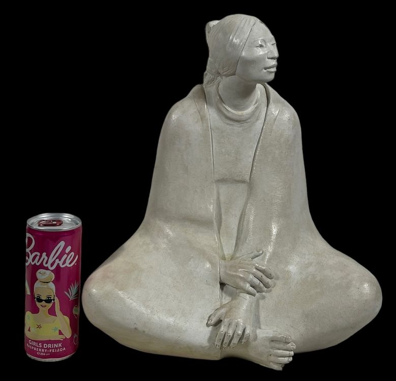Grosse Austin Sitzender Dame Skulptur Aus Keramik Kaufen Auf Ricardo