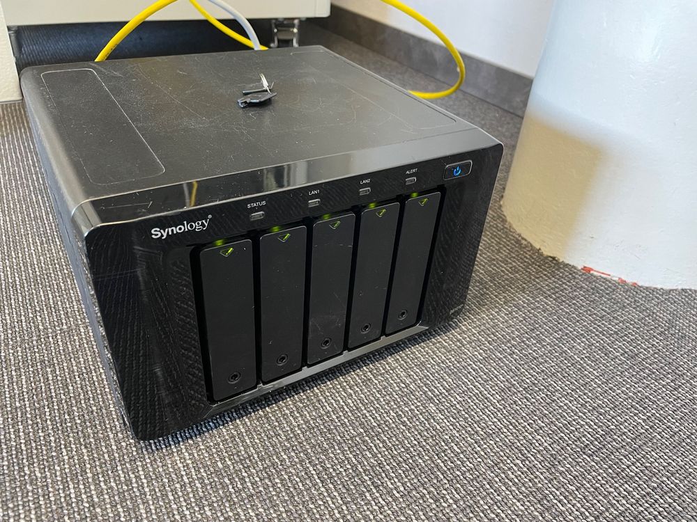 Synology NAS DS1010+ mit 4 x 3TB HDD und 1 x 2 TB HDD | Kaufen auf Ricardo