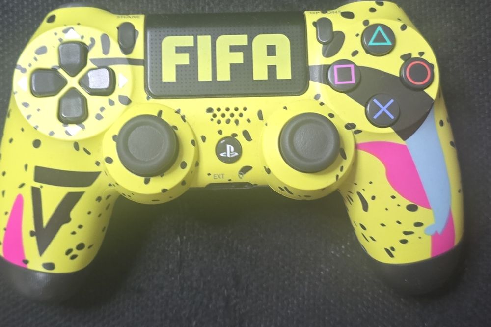 FIFA PS4 Controller - Limited Edition - Top Zustand! (Gebraucht) in ...