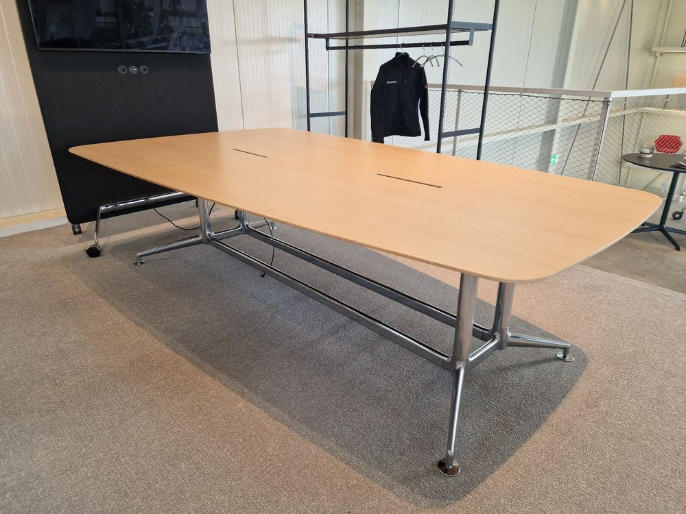 Brunner "Fina Conference" - Tisch mit Elektrifizierung (Neu (gemäss ...