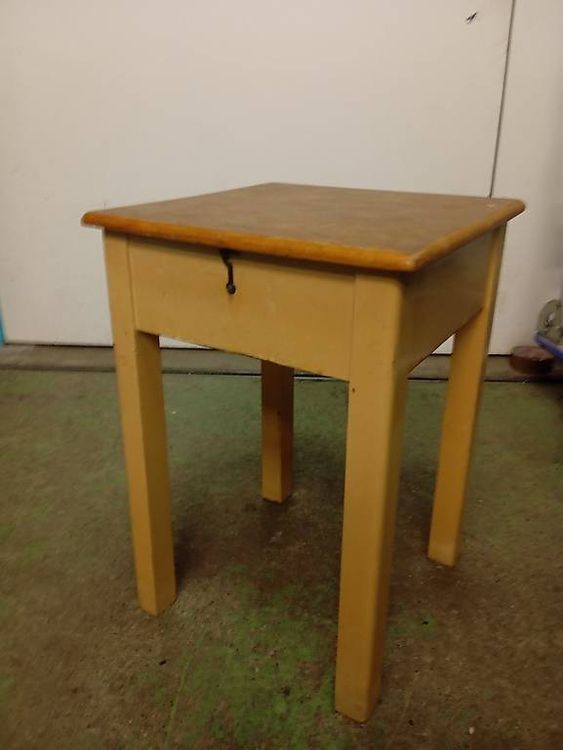 Hocker mit Fach (Gebraucht) in Basel für CHF 28 – mit Lieferung auf ...