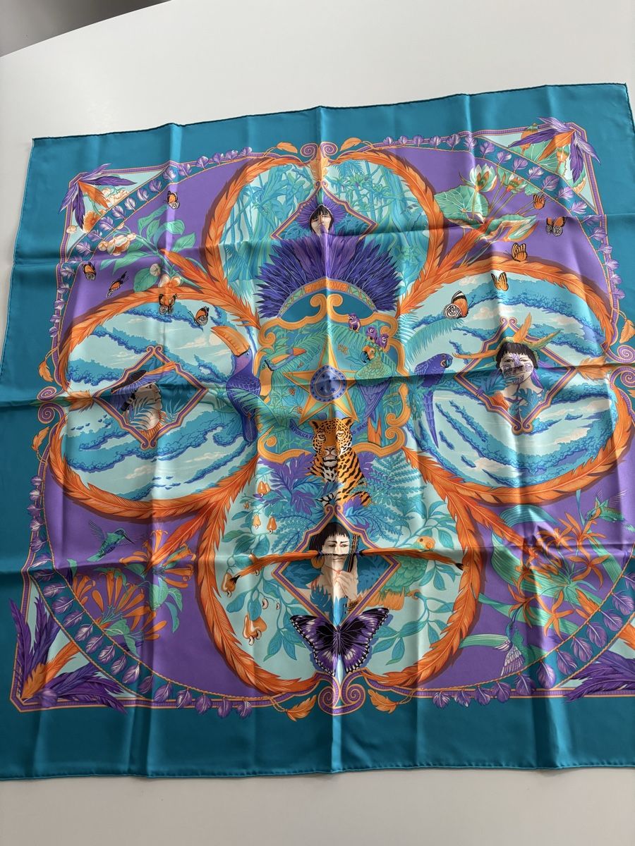 Hermès Silk Scarf: Amazônia Design, Vibrant and Stylish (Neu (gemäss ...