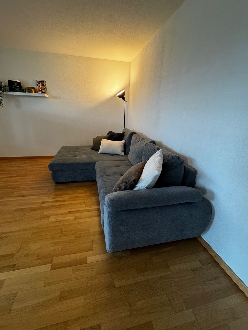 Rhombus-Sofa mit Bettfunktion in Grau-Anthrazit inkl. Kissen (Gebraucht ...