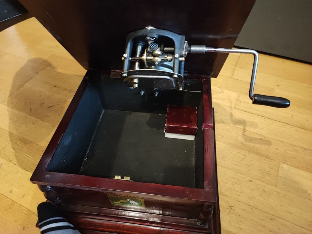 Grammophon Mit Trompete His MASTER Voice IN Holz und Messing | Kaufen ...