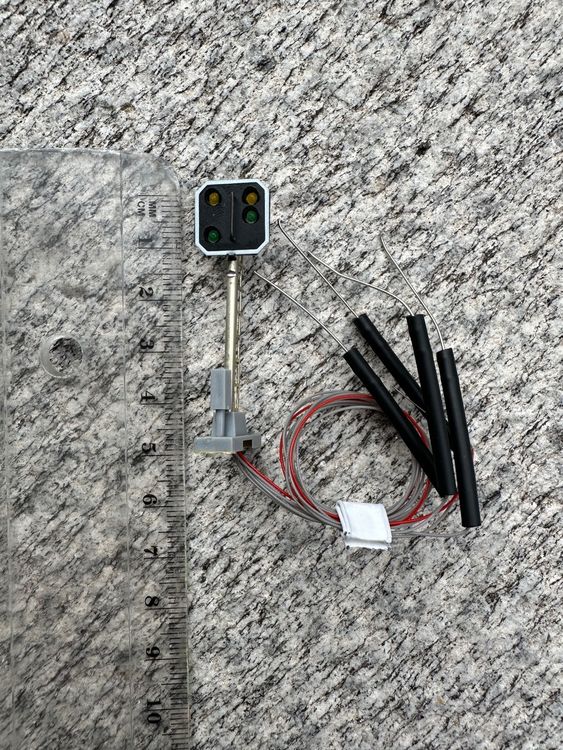 Schneider 2219 RhB Vorsignal 4 LED grün / gelb (Gebraucht) in Chiasso ...
