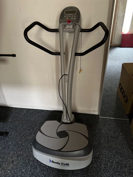 Body Cult VIP 5500 Pro Vibrationsplatte | Kaufen auf Ricardo