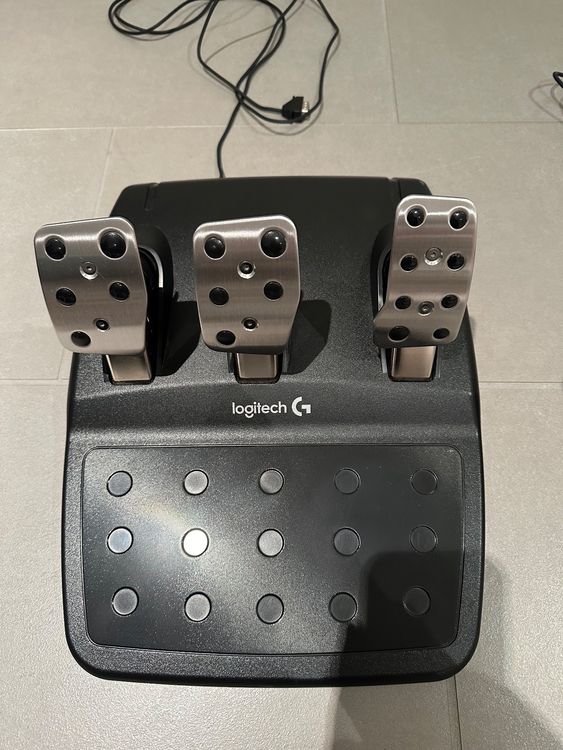 Volant de simulation Logitech (Gebraucht) in St. Légier für CHF 100 ...