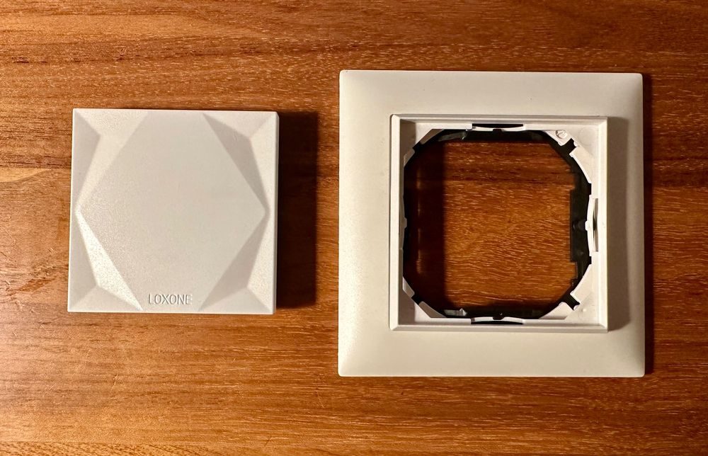 Loxone Touch Air Weiss mit Feller-Adapterrahmen (Gebraucht) in Horw für ...