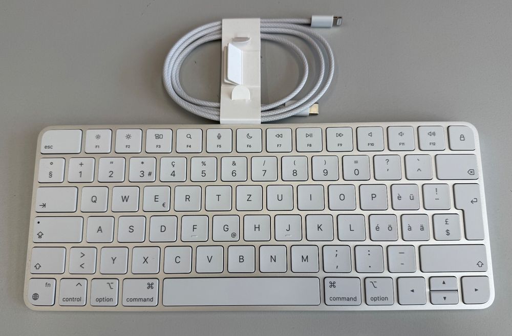 Neues Apple Magic Keyboard – CH Layout (Neu und originalverpackt) in ...