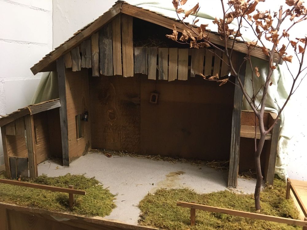 Schweizer Holzkrippe (Stall) (Gebraucht) in St. Gallen für CHF 121 ...