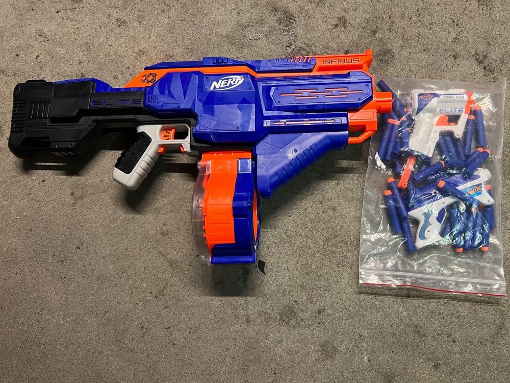 Nerf Blaster N-Strike Elite Infinus Spielzeugblaster (Gebraucht) in ...
