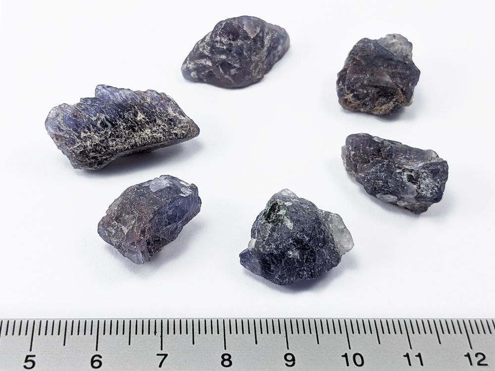 Iolith (Cordierit) Rohsteine 6Stk. 16 bis 27mm, 17 Gramm (Neu und originalverpackt) in Meilen ...