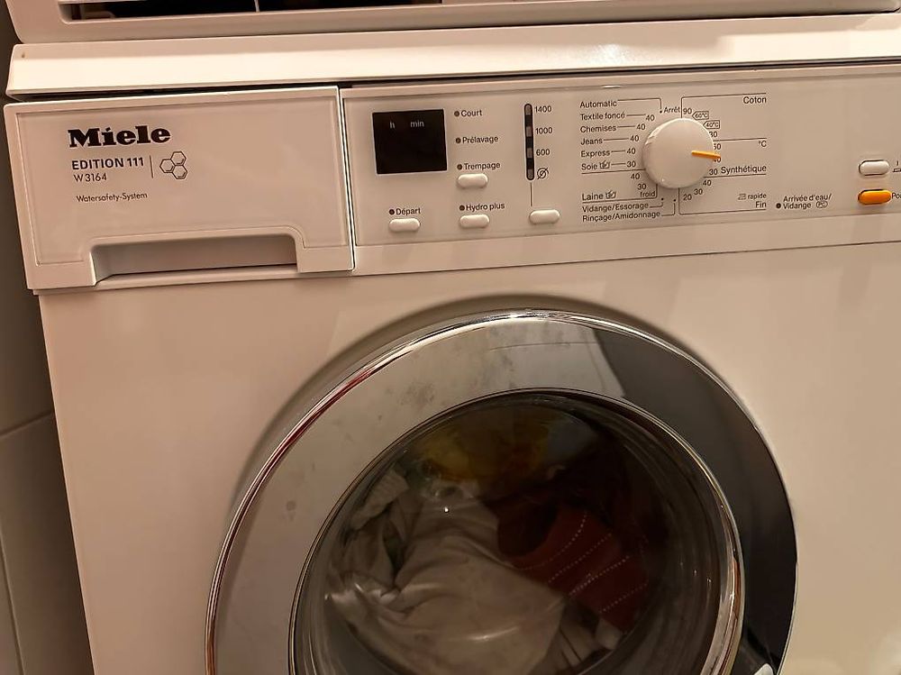 MIELE LAVE LINGE ET SECHE LINGE (Gebraucht) in Chêne-Bougeries für CHF 1100 – nur Abholung auf ...