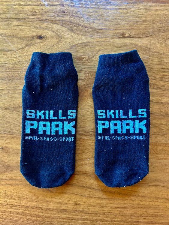 SKILLS PARK / Antirutschsocken (M) (Gebraucht) in für CHF 1 – mit ...