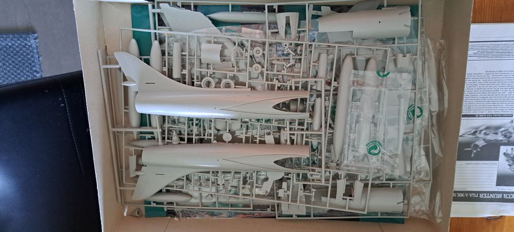 Hunter swiss 1/32 Revell 04703 + decals Matterhorn Circle (Neu (gemäss ...