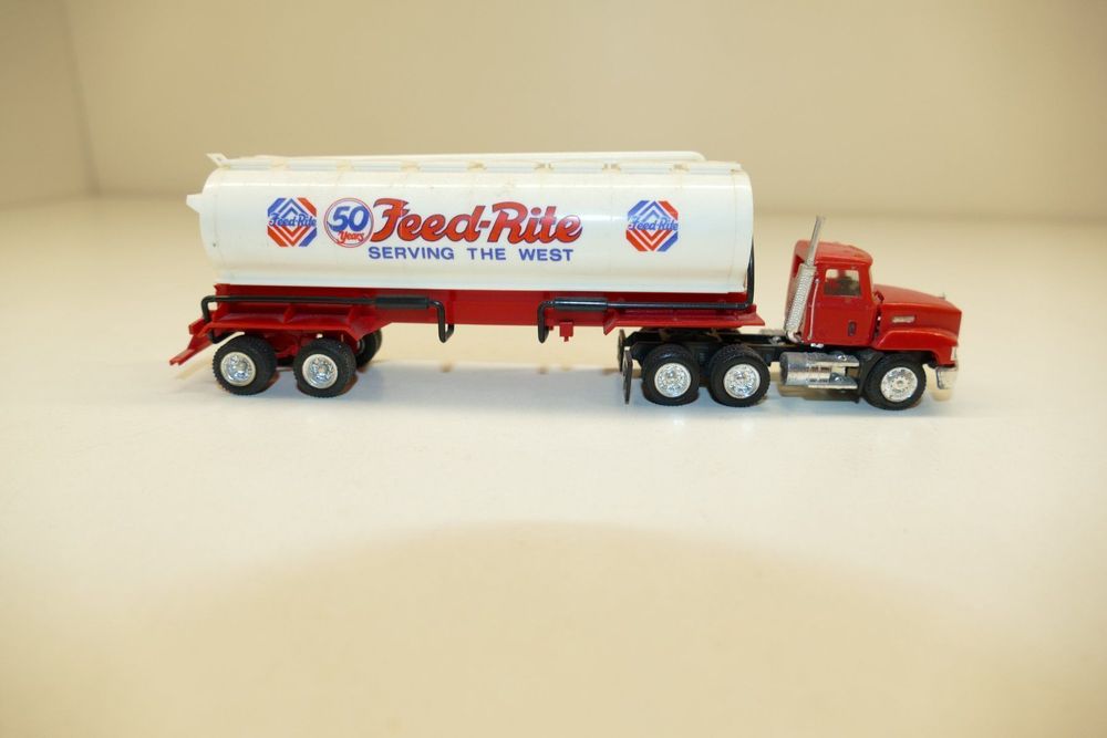 Herpa 1:87: US Mack Silo Truck Feed-Rite Einheit 1 (Gebraucht) in ...