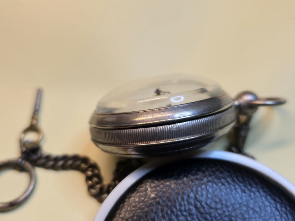 Montre de poche a coque avec décoration rare! rare (D'occasion) à Grand ...