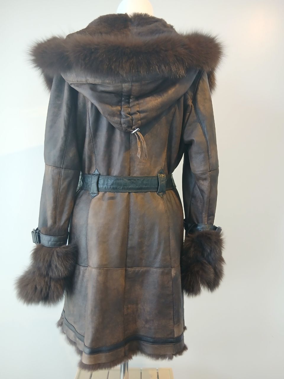 Manteau fourrure (Neuf (Voir description)) à Faoug pour CHF 360 – avec ...