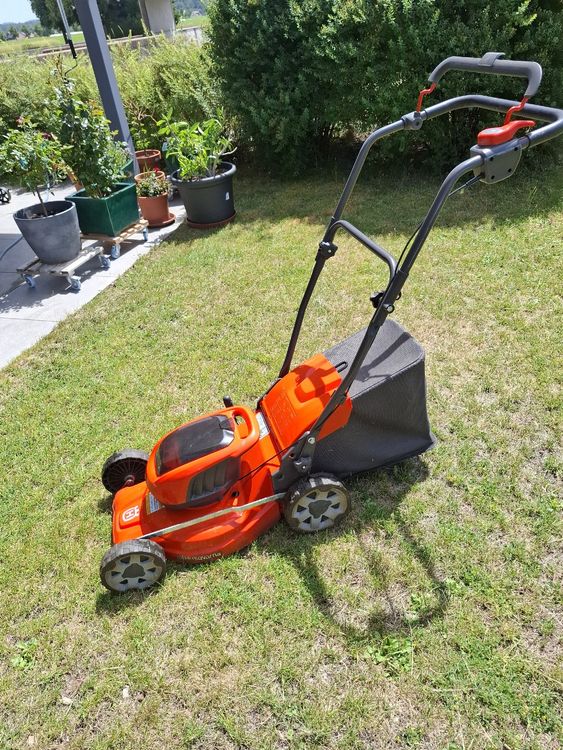 Rasenmäher Husqvarna LC 137iLi Akku Ladegerät guter Zustand (Gebraucht ...