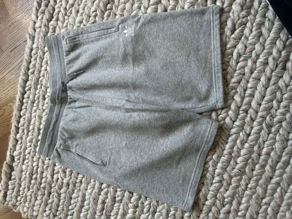 Hose-Mix für den Übergang, Marken wie Volcom, H&M usw. (Gebraucht) in ...