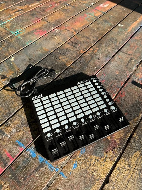 Akai APC Mini MK2 Midi Controller (Gebraucht) in Zürich für CHF 35 – mit Lieferung auf Ricardo ...