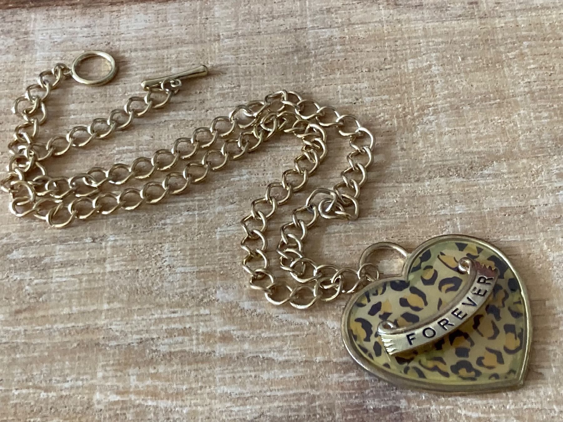 Collier cœur léopard "Forever" doré - Chic et Tendance! (D'occasion) à ...