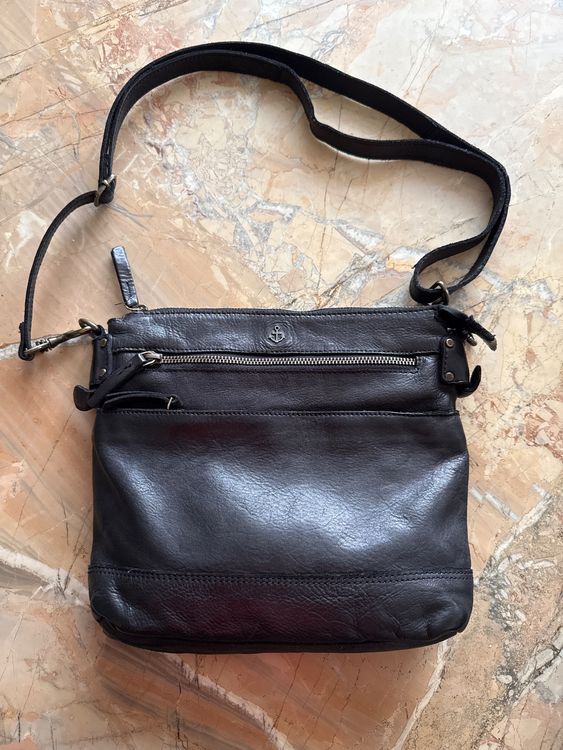 Schwarze Leder Umhangetasche