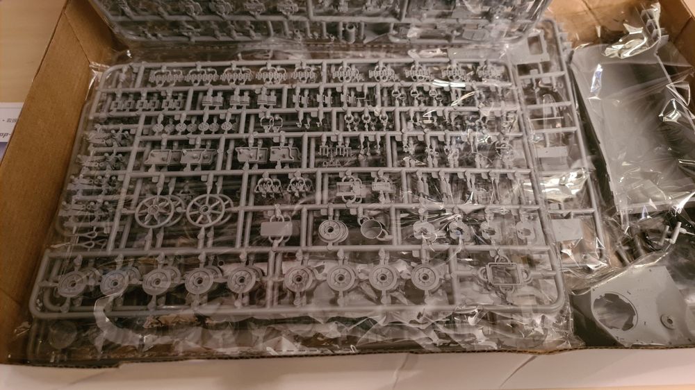 1:35 Panzer IV Ausf. H Krupp W1466 - Amusing Hobby 35A037 (Neu (gemäss ...