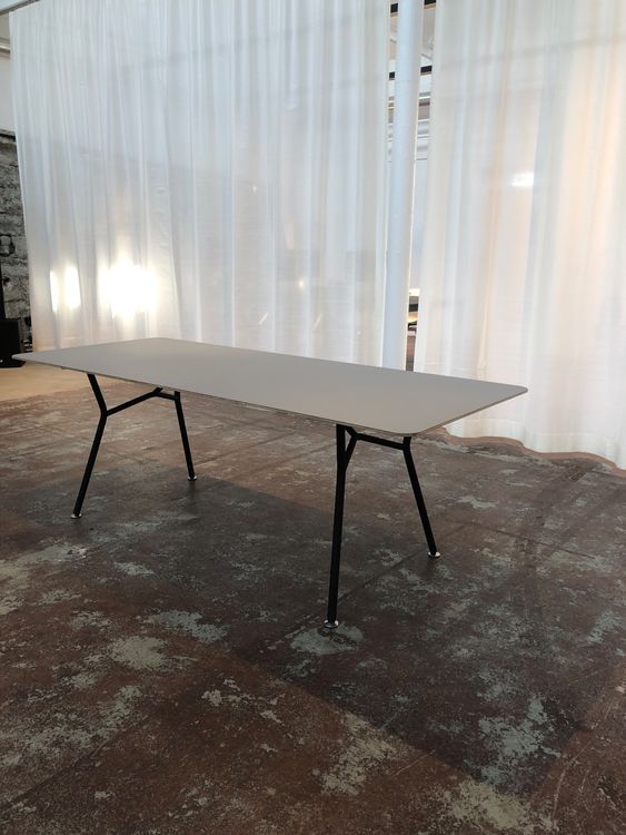 Dining Table Atelier Pfister (x3 tables available) (Gebraucht) in ...