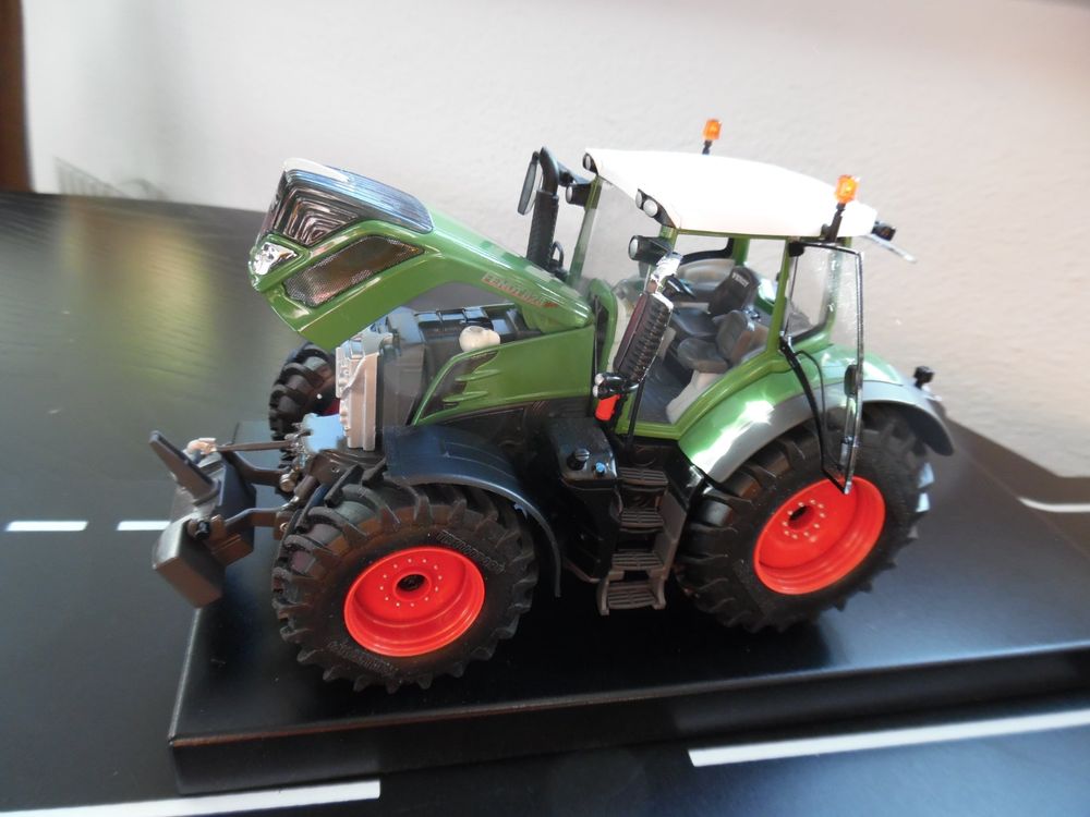 Wiking 1:32 Fendt 828 Vario Traktor mit Frontgewicht (Gebraucht) in ...