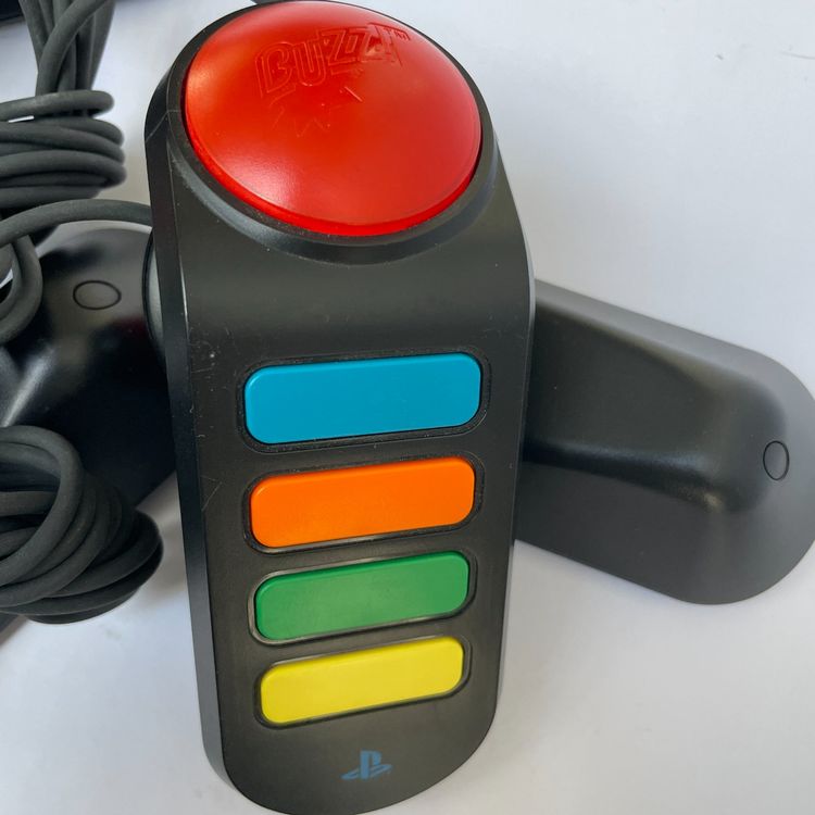 Buzz! The Big Quiz PS2 + 4 Buzzer – Bundle (Gebraucht) in Zürich für ...
