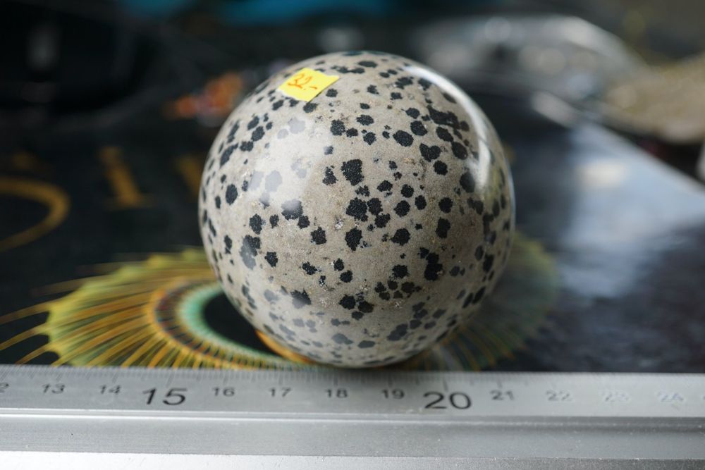 Dalmatiner Jaspis 70mm Kugel Mexico (Neu und originalverpackt) in Eschenbach SG für CHF 11 – mit ...