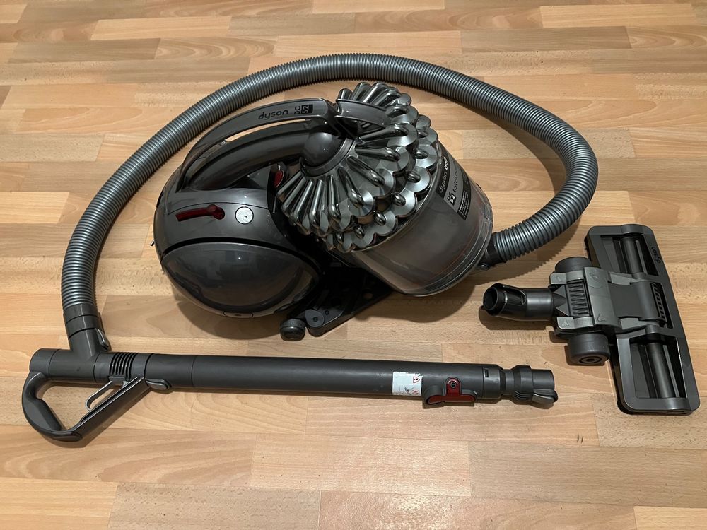 Dyson dc52 - Aspirateur traîneau - Propre et en bon état | Kaufen auf ...