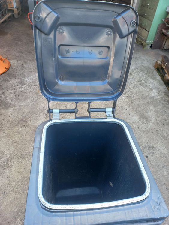 PVC Kehrichtcontainer 120L Container Sackhalter f 110L Säcke (Gebraucht) in Dulliken für CHF 63 ...