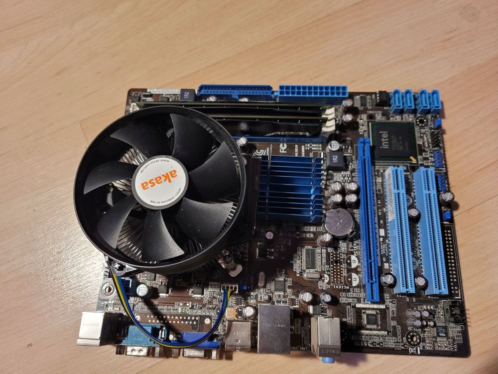 ASUS motherboard, 8 GB DDR3 crucial, Intel Xeon 4 core Proz. (Gebraucht ...