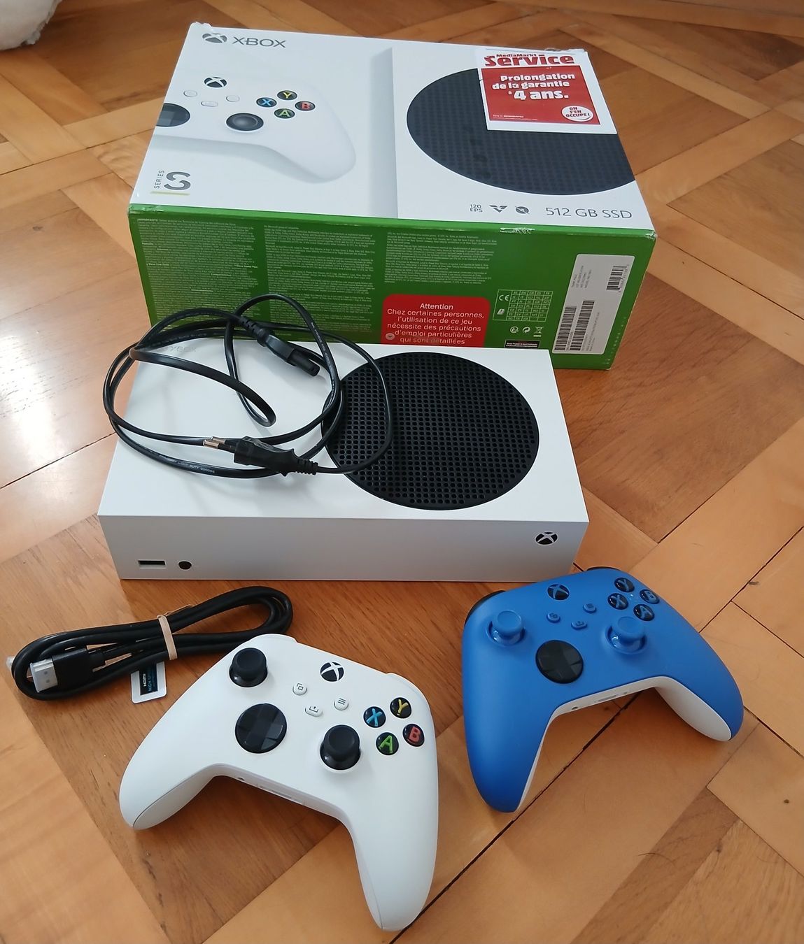 Xbox serie S 512MG avec 2 manettes et câbles (Gebraucht) in Marly für ...