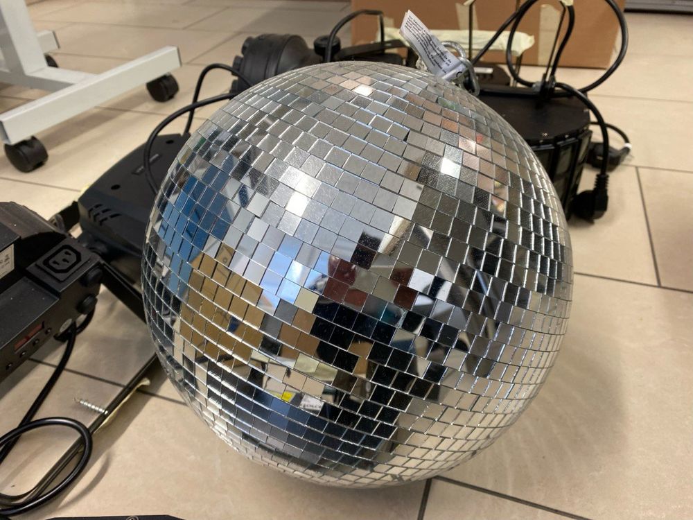 Diskokugel inkl. Discobeleuchtung (Gebraucht) in Oberarth für CHF 304 ...